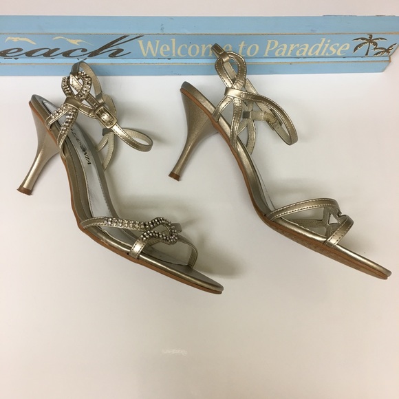 Lasonia | Shoes | Lasonia Metallic Silver Rhinestone Medium Heels 8m ...